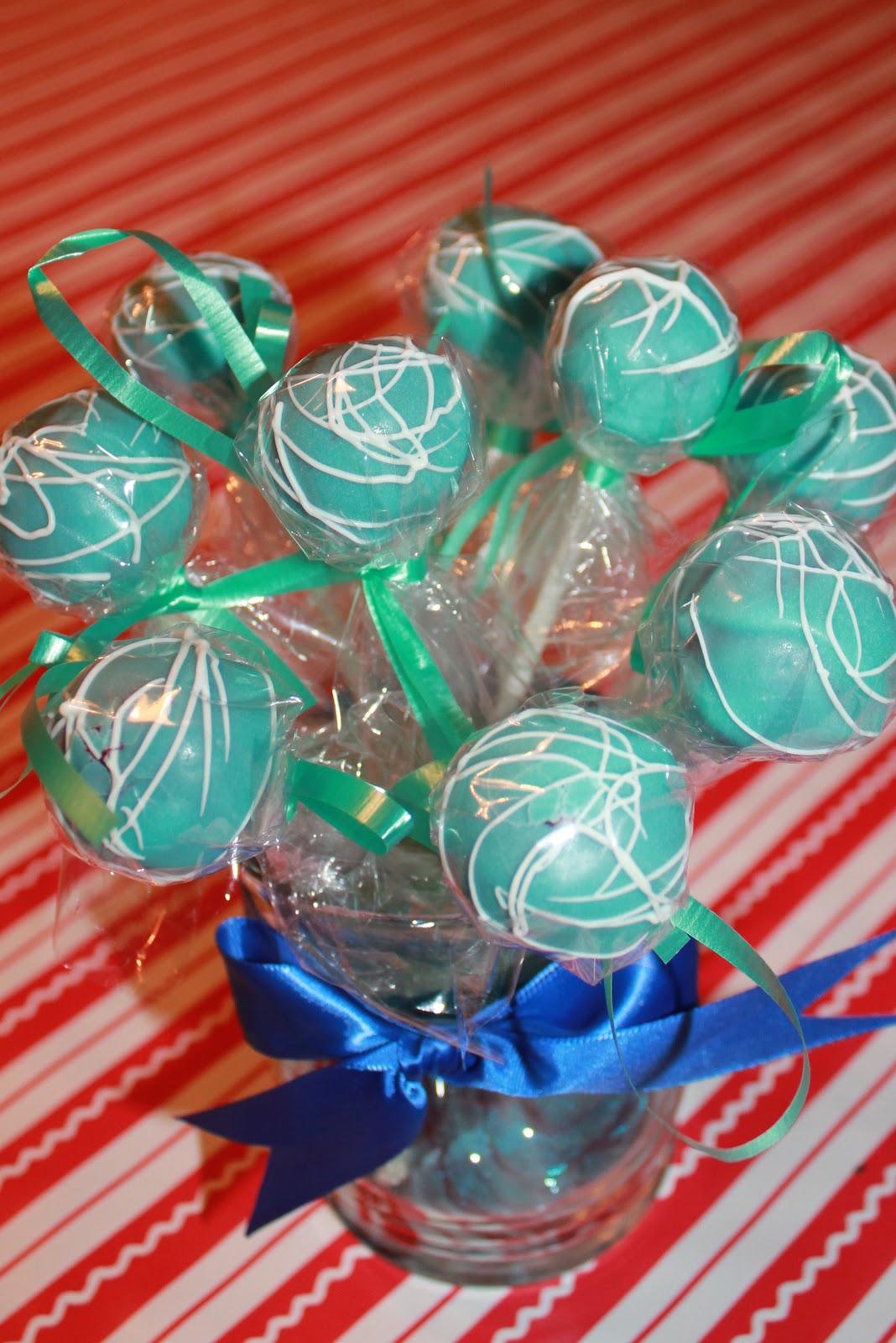 LV's Little Corner: Cake-pops Tasting - Sample Delicious Desserts