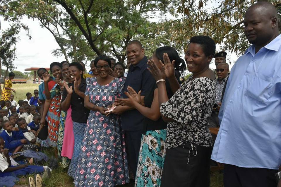 MWALIMU ALIYETOA ALAMA A 90 MTIHANI WA DARASA LA SABA 2017 APEWA TUZO ...