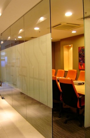Glass partition - Installation with reinforcement