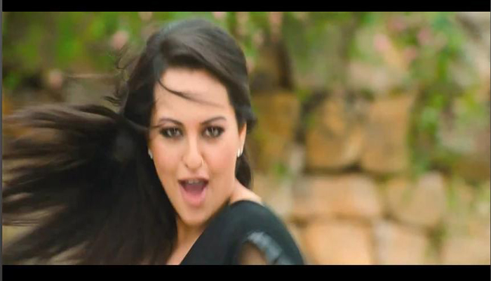 Sonakshi Sinha in Hot Saree in Rowdy Rathore