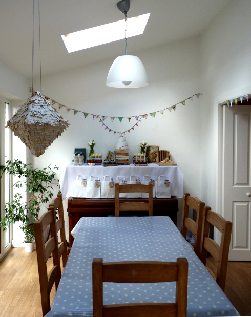 Amelie's House: THE BOOK PARTY