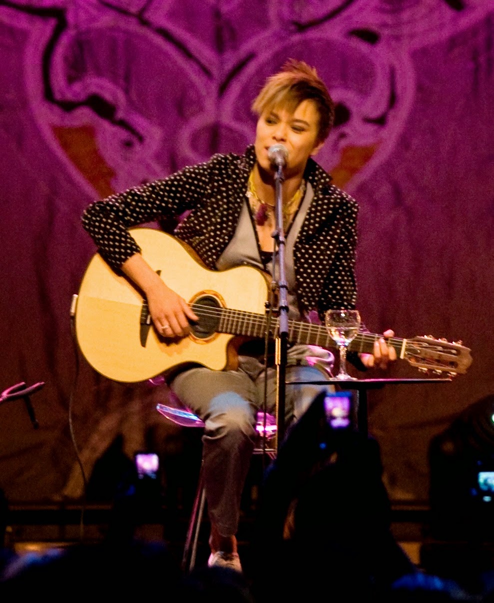 Blog SÓ PUDIA SER Ó WAL: MARIA GADÚ faz show na Paraíba