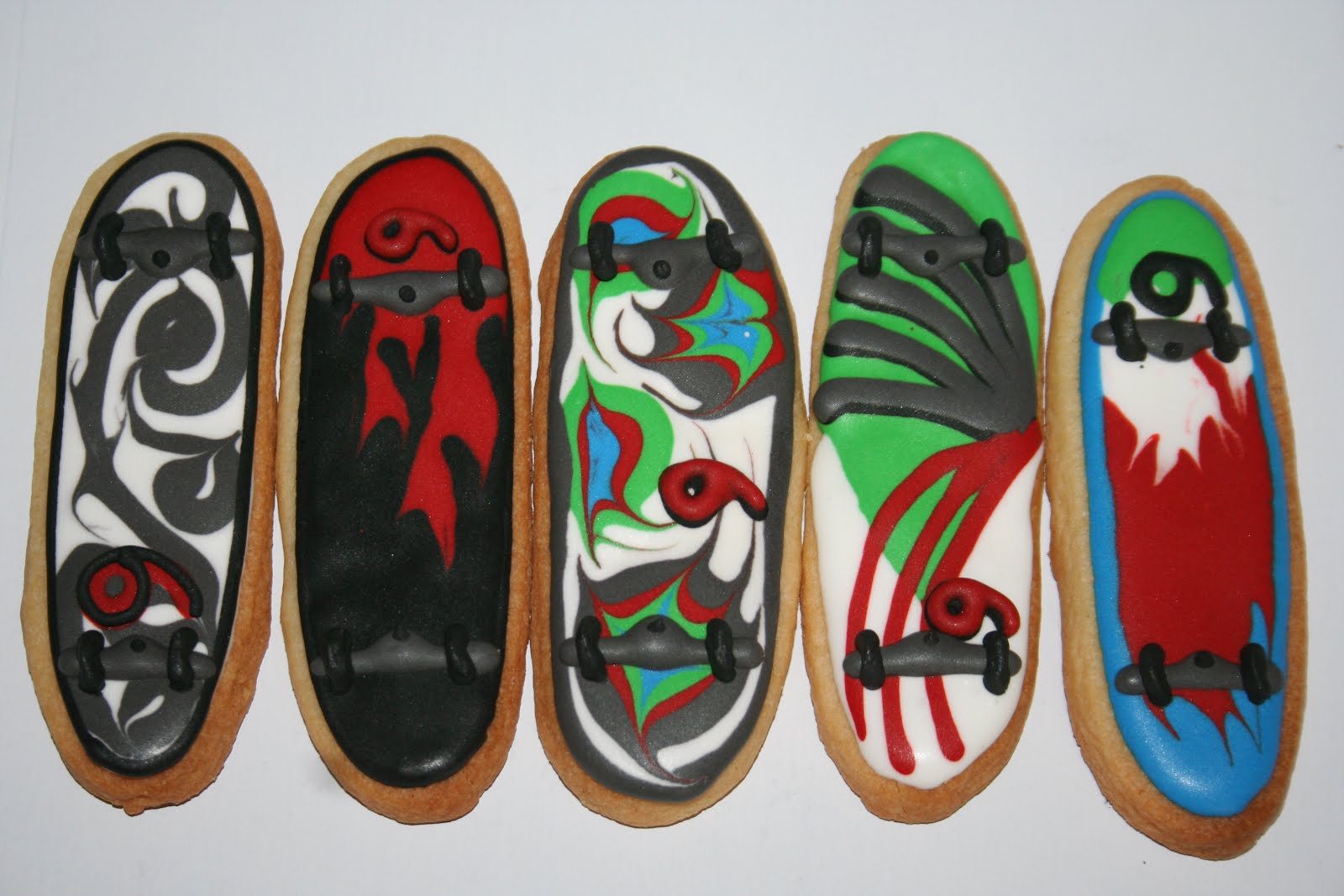 CAKES AND MORE: Skateboard Cookies