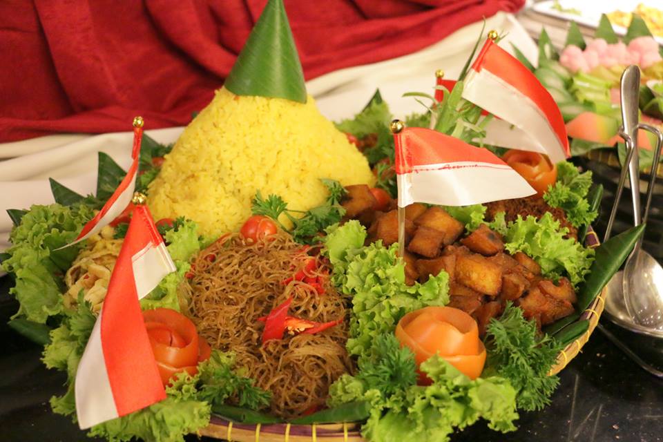 Tumpeng Nasi Putih Lamongan