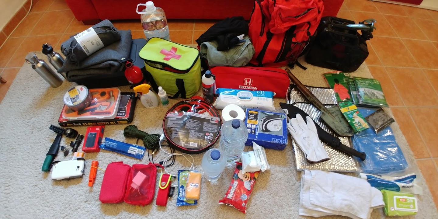 SURVIVING IN ARGENTINA: Car Emergency Kit: Setup and Content Details