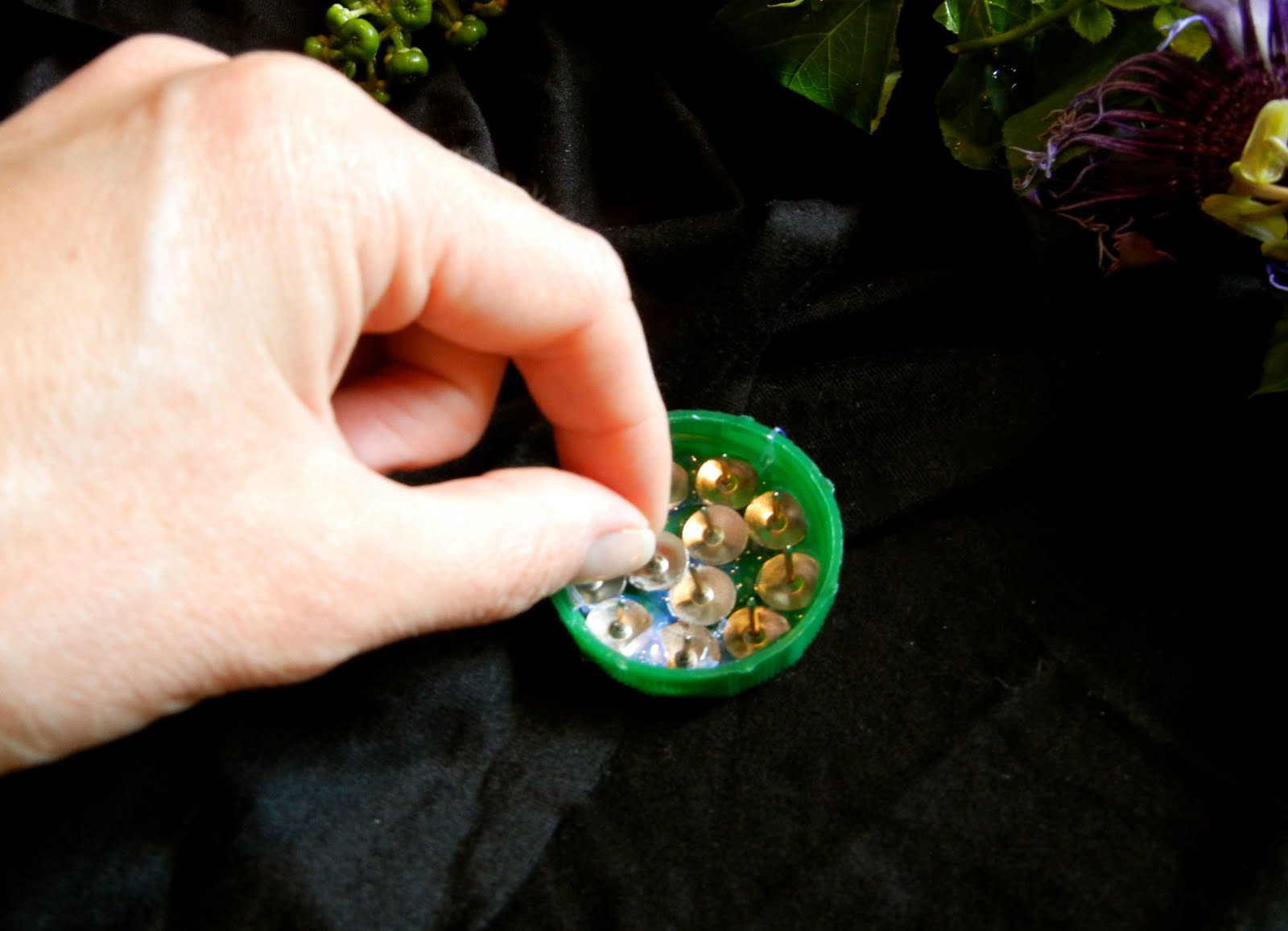 The Dainty Domestress: DIY Floral Frog for Flower Arrangements