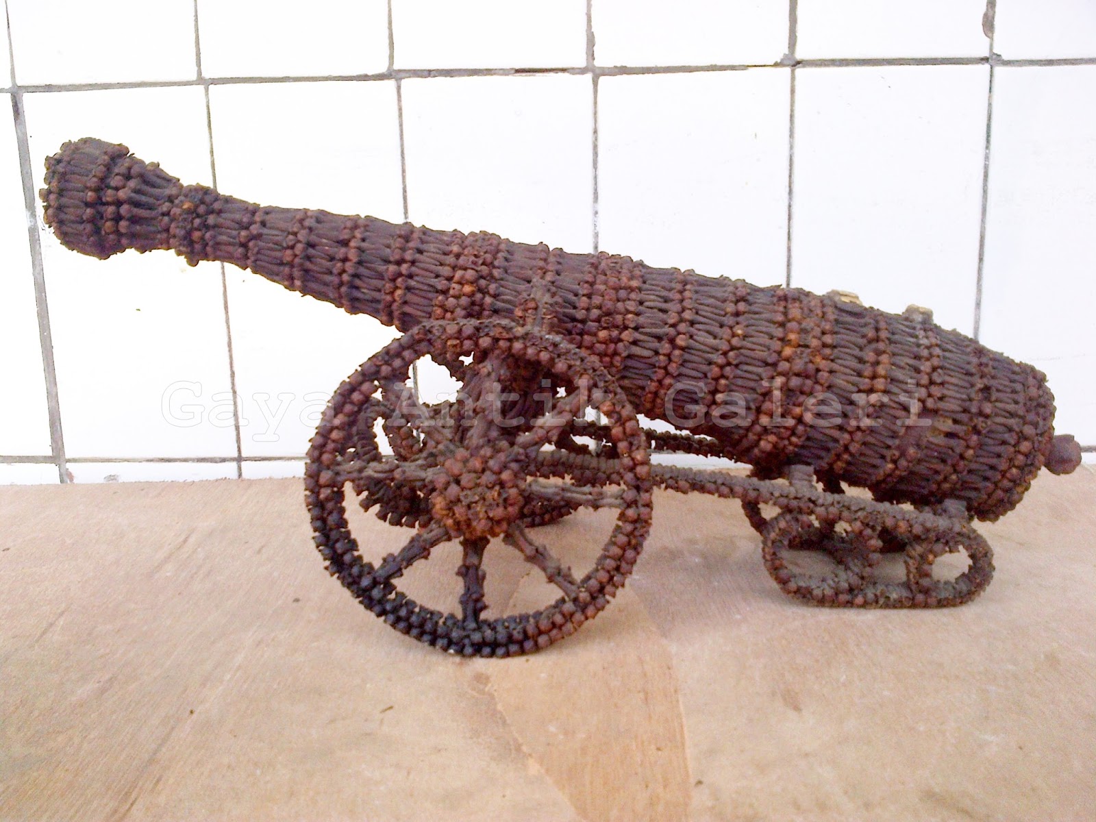 Gaya Antik Galeri : Miniatur Unik Meriam Kuno VOC Bahan Cengkeh