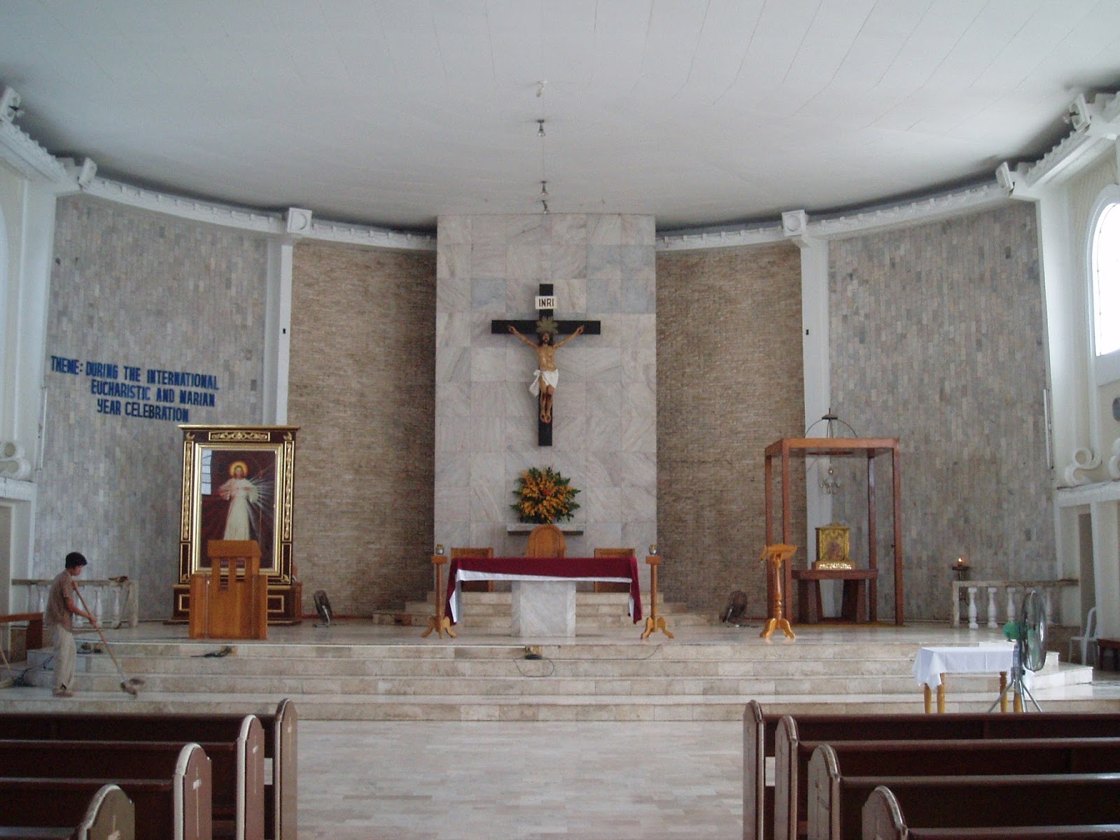 BEACHES AND CHURCHES: DOLPHIN WATCHING IN BAIS