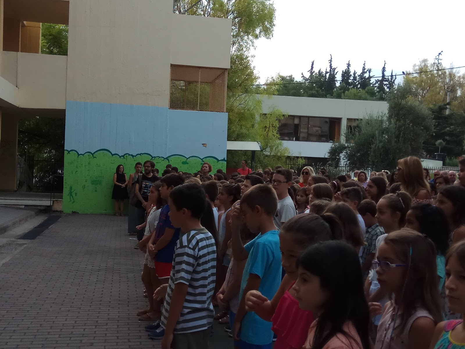 17/θέσιο 1ο Δημοτικό Σχολείο Χολαργού: Τέλεση του Αγιασμού στο σχολείο μας