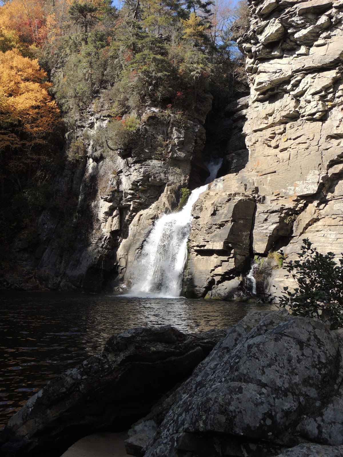 Places-Hiking A Linville Falls Trail in North Carolina.
