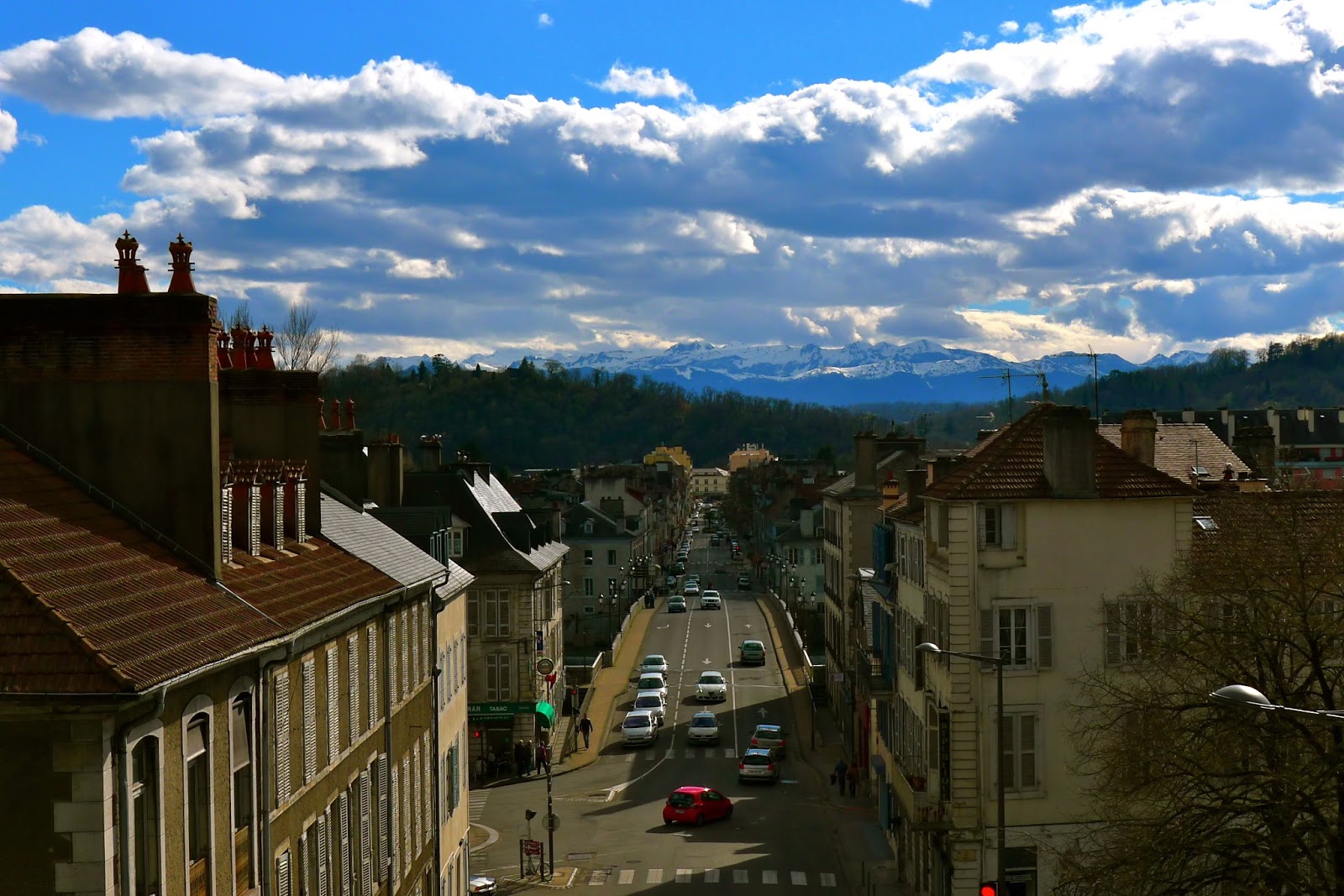 echarse a andar: Pau and the French Pyrenees