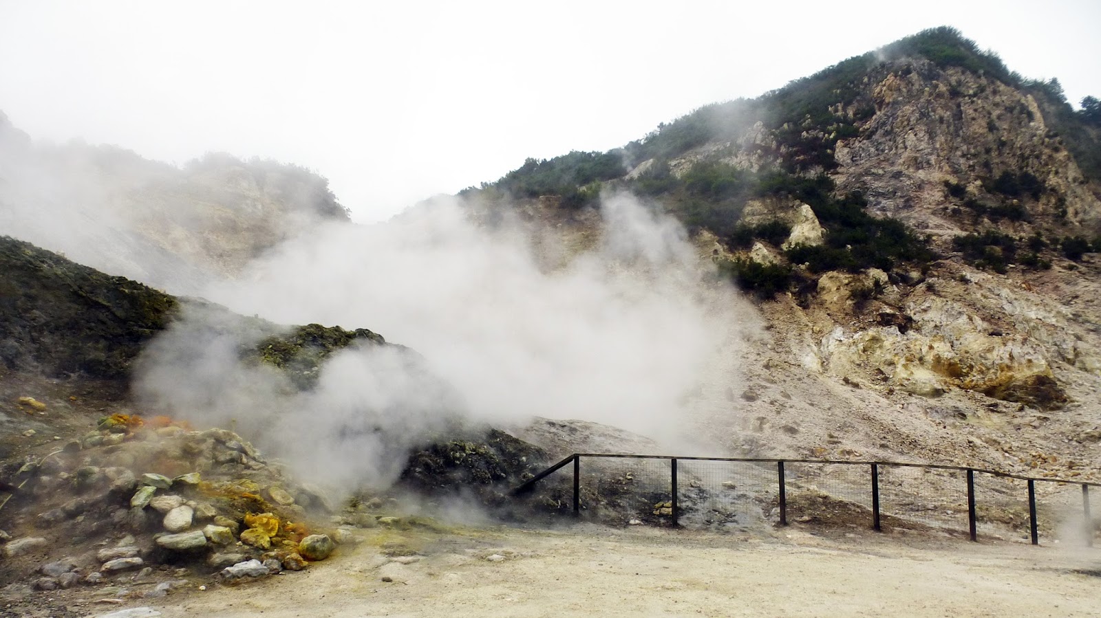 Le volcan de la Solfatara