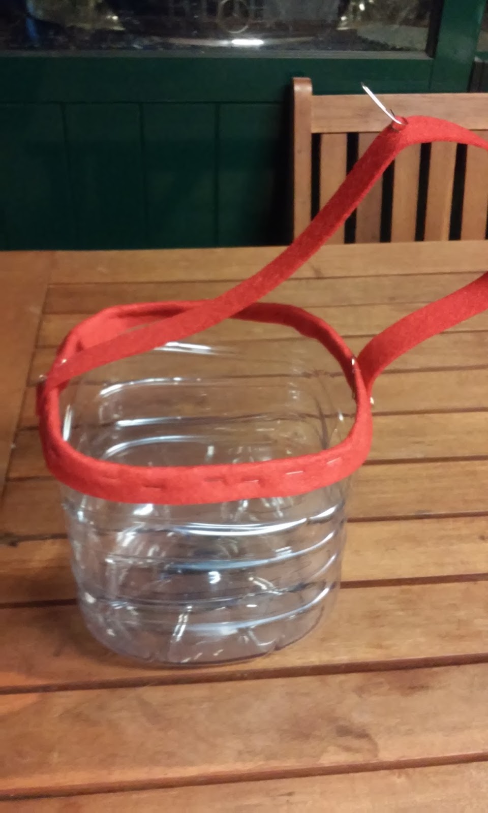 Tanto Lixo, Tanto Luxo: Garrafão de água: um cesto para as molas da roupa