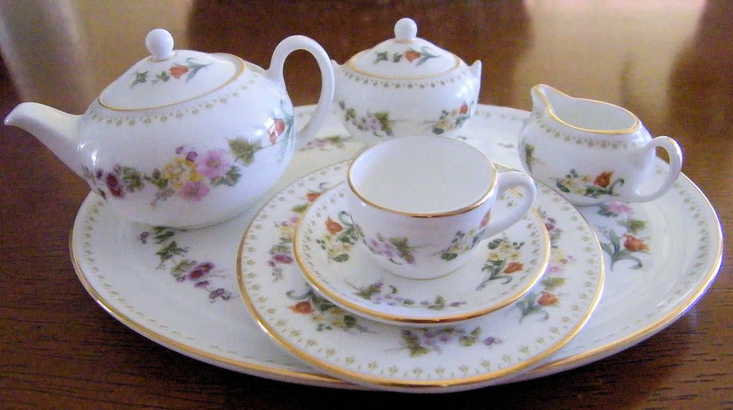 Xanadu's Dolls: Tea Sets for Dollies