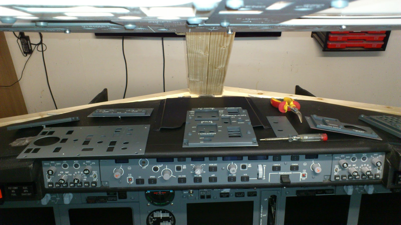 Boeing 737-800NG Fullsize Homecockpit: Boeing Overhead assembling Part 2