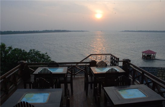 FORT HAMMENHIEL RESORT & RESTAURANT