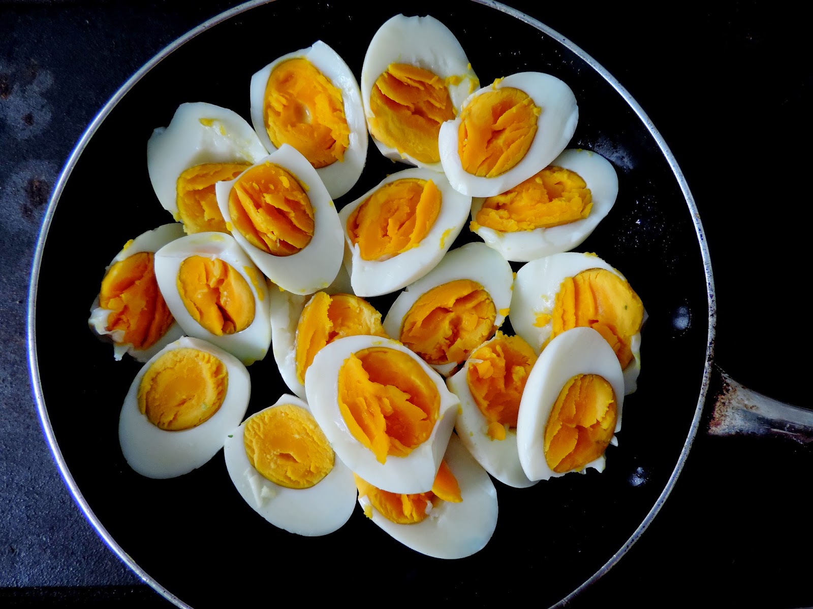 come-se: Caril de ovos