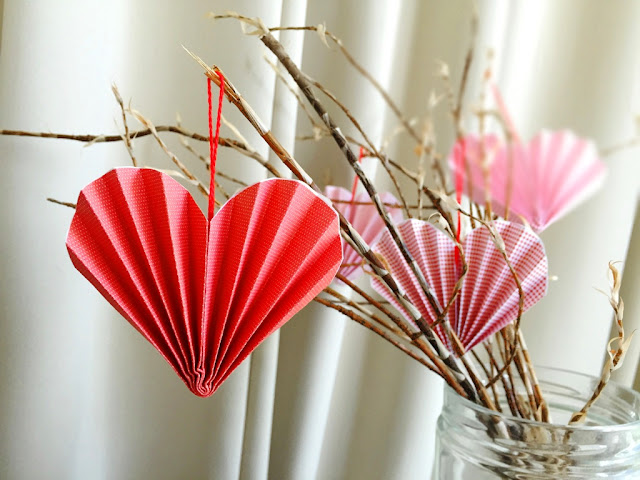 by The Art Bug: DIY Paper Heart Ornaments: Make it Monday