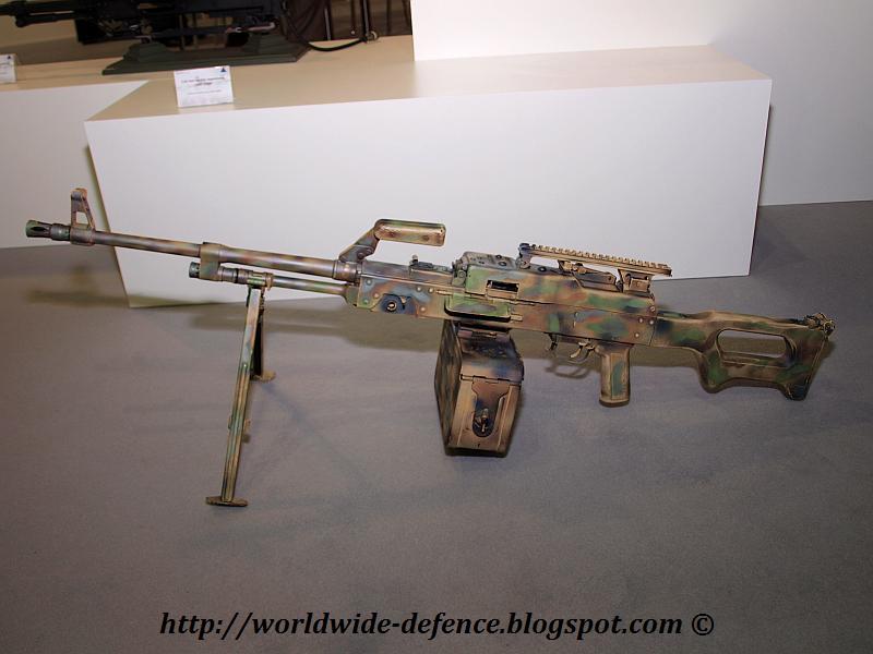 Desarrollo y Defensa: Ametralladora UKM-2000 (Polonia)
