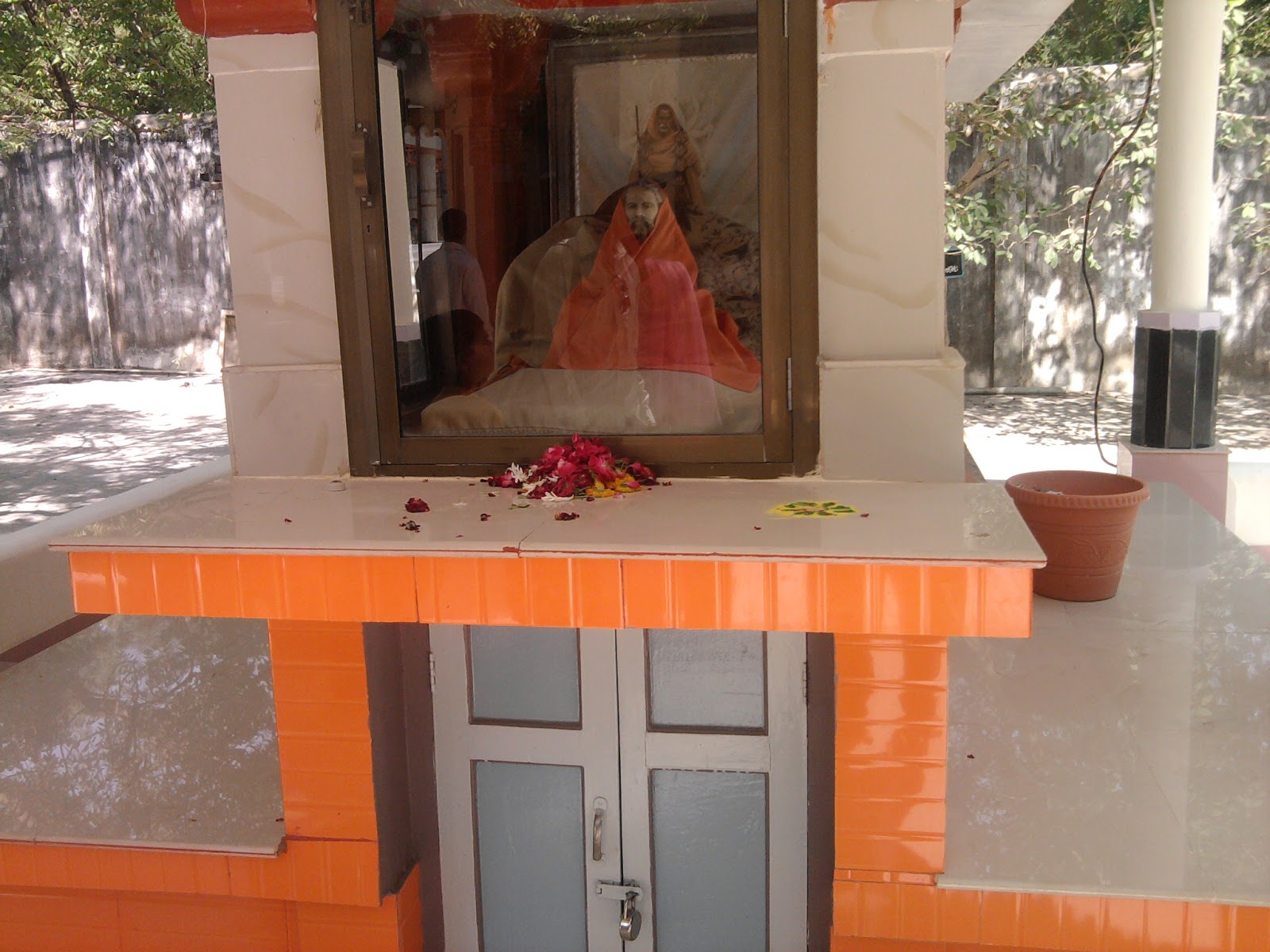 Hare Krishna: Nareshwar Dham - Shri Rang Avadhoot Maharaj .... Near ...