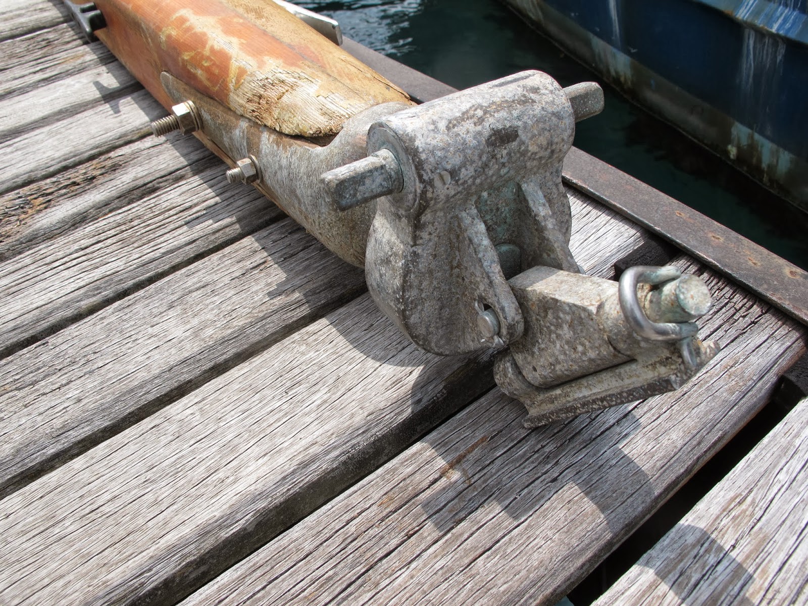 CKD Boats - Roy Mc Bride: Gibb main sail roller reefing