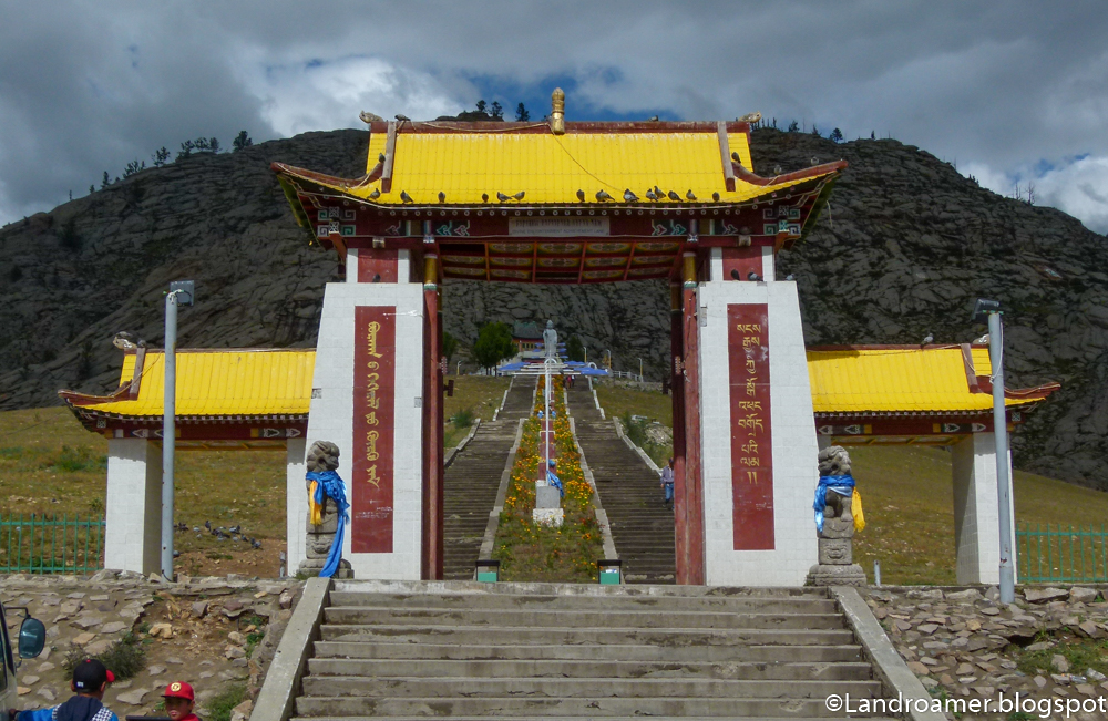 Land Roamer - Around The World: Buddhism and Monasteries