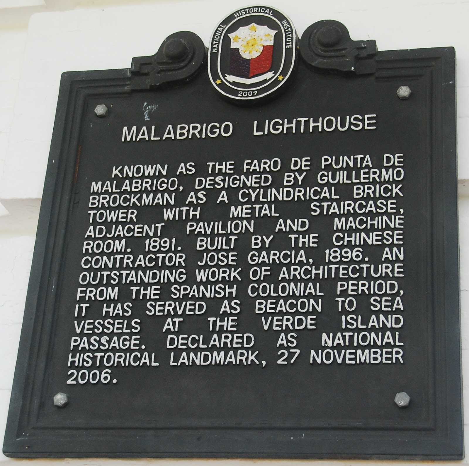 Backpacking Philippines: Faro de Punta Malabrigo: Lighthouse in Lobo ...
