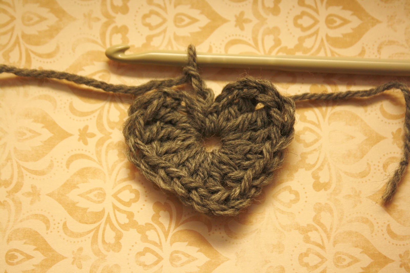 How To Crochet a Heart: {crochet} A Heart