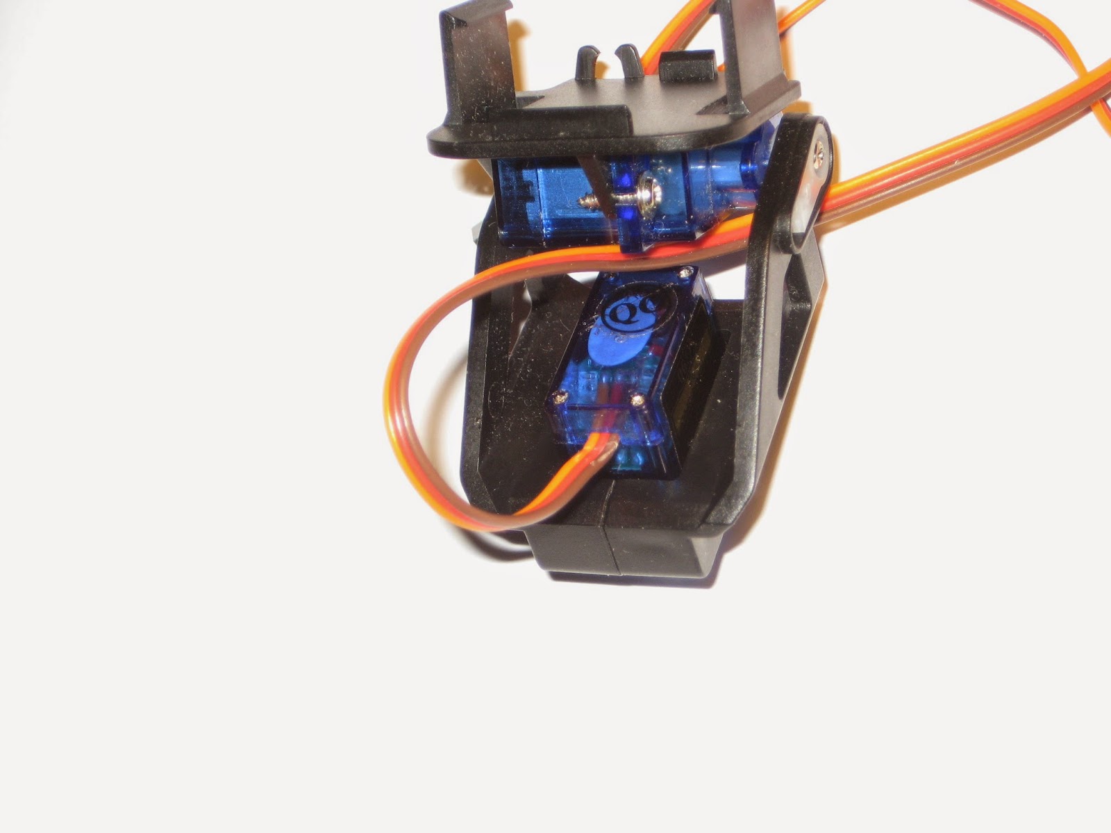 Wise time with Arduino: How to assemble the 2-servo mini pan-tilt kit