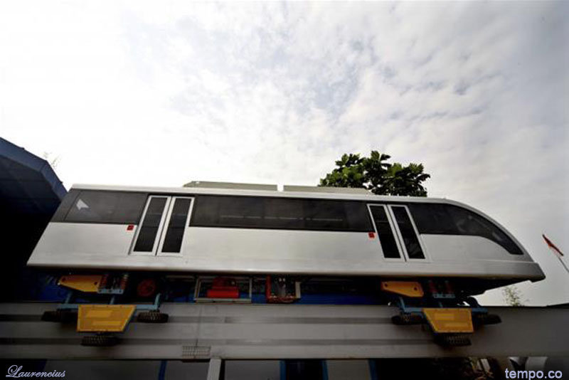 Foto Prototipe Kereta Monorel UTM-125 Buatan Dalam Negeri - Laurencius