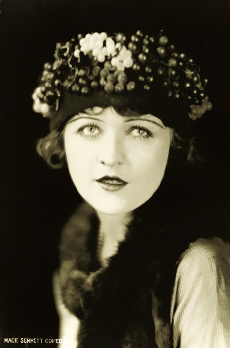 Lisa Papineau: Something juicy : actresses and grapes (2)