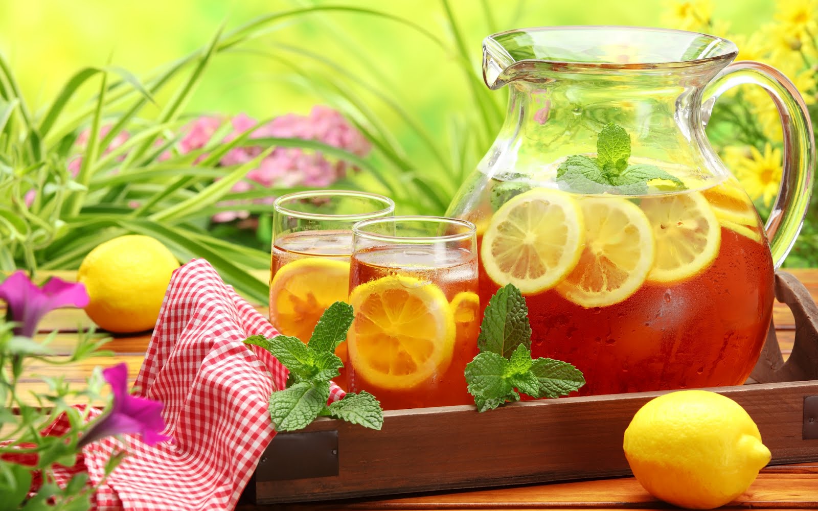 BANCO DE IMÁGENES: Té frío de limón - Cold lemon tea - Bebidas naturales