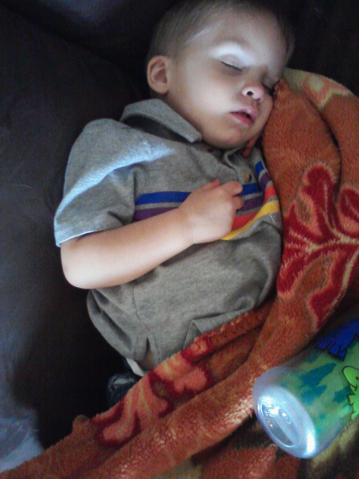 the lovelands: Things we love about JR: Chillaxin on the couch