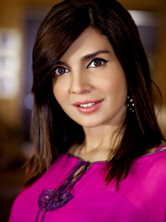 Mahnoor Balouch Take Entry In Hollywood | Moniantinori