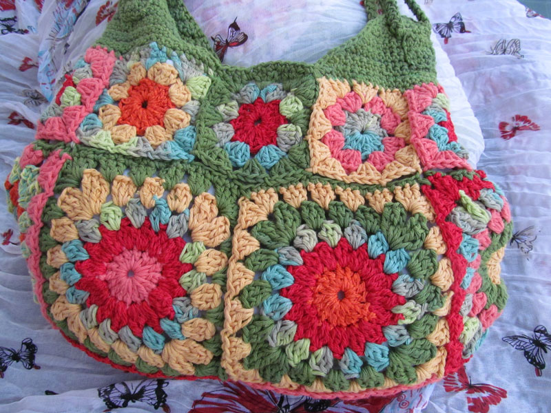 Catalana: Cartera al crochet con cuadrados granny