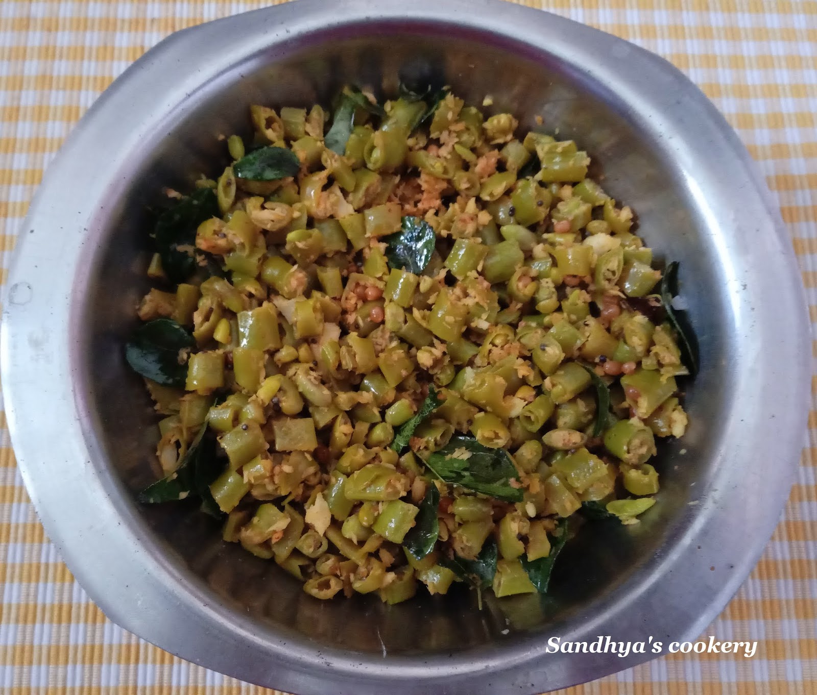 Sandhya's cookery : Payaru thoran - Achinga payar thoran - Long yard ...