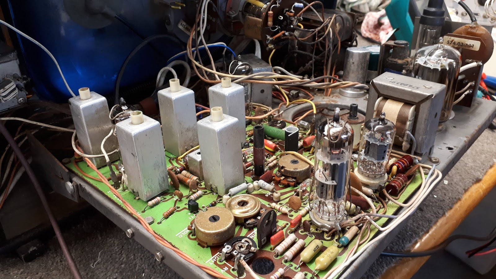 NZ Vintage Television: Pye T25Y 16" Portable TV - Updated 24/5/2019