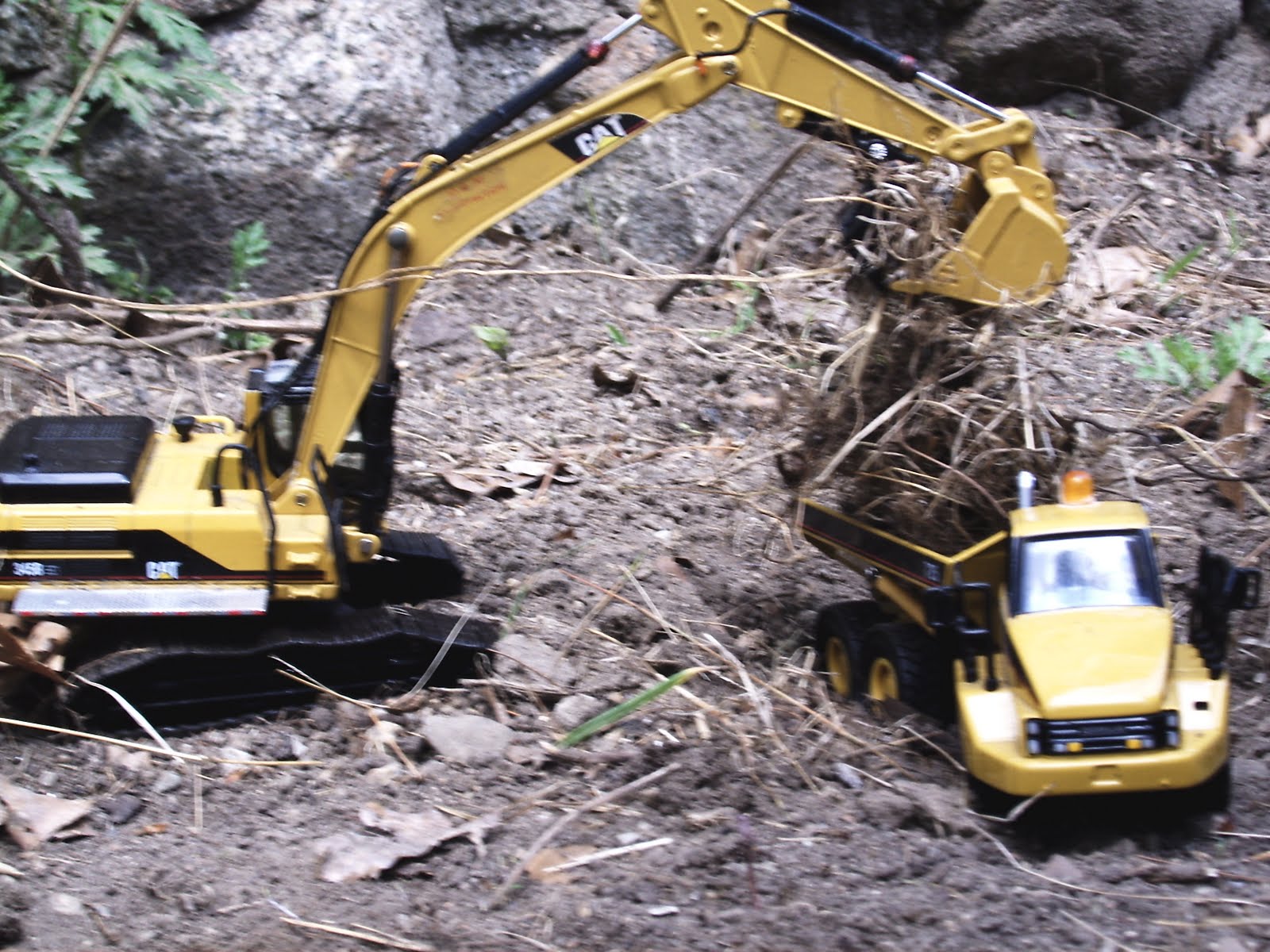 Scale Models: Dio of D&M Construction pit