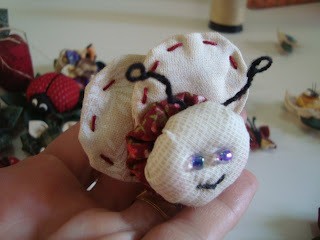 ♥ಌஜღ♥ Bocomoco ♥ಌஜღ♥: Abelhinha de Fuxico