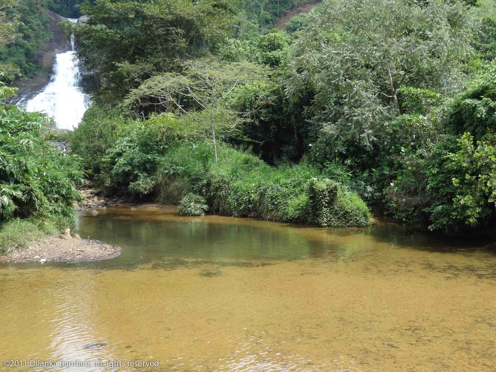 SRILANKAN WATERFALL: Bopath Ella