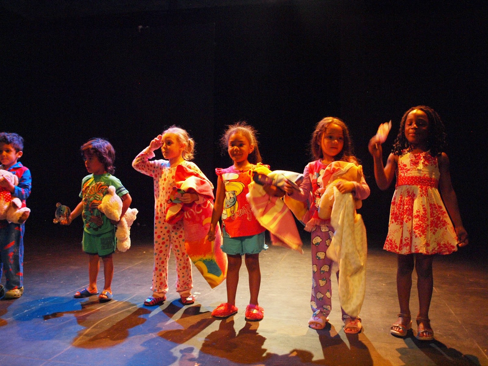 Kindergarten children perform on the stage for the first time! St ...