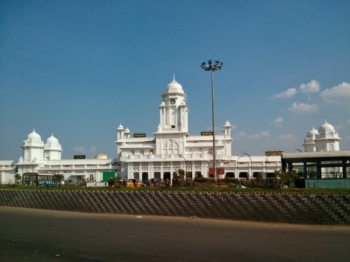 Raghu's column!: Kacheguda Railway Station Goes Digital! – First in the ...