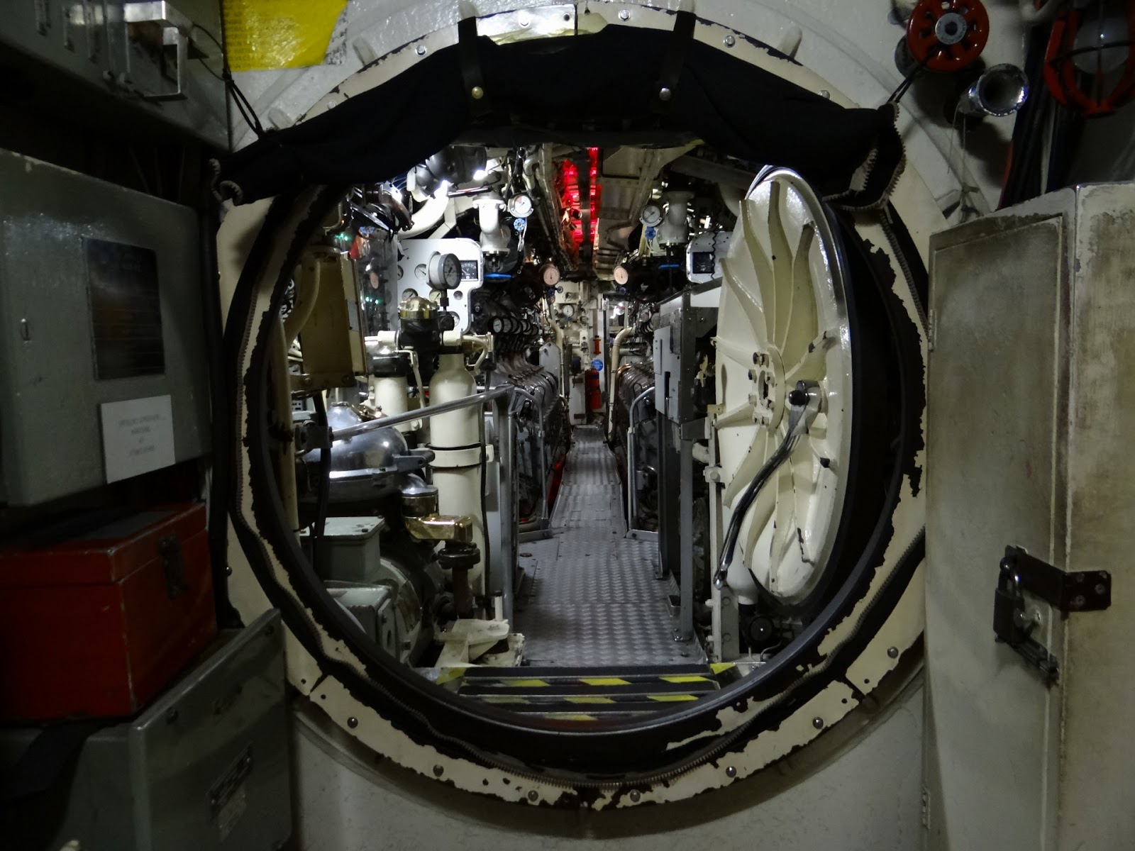 Air Queensland.blogspot: Onboard tour - Oberon class submarine HMAS ...