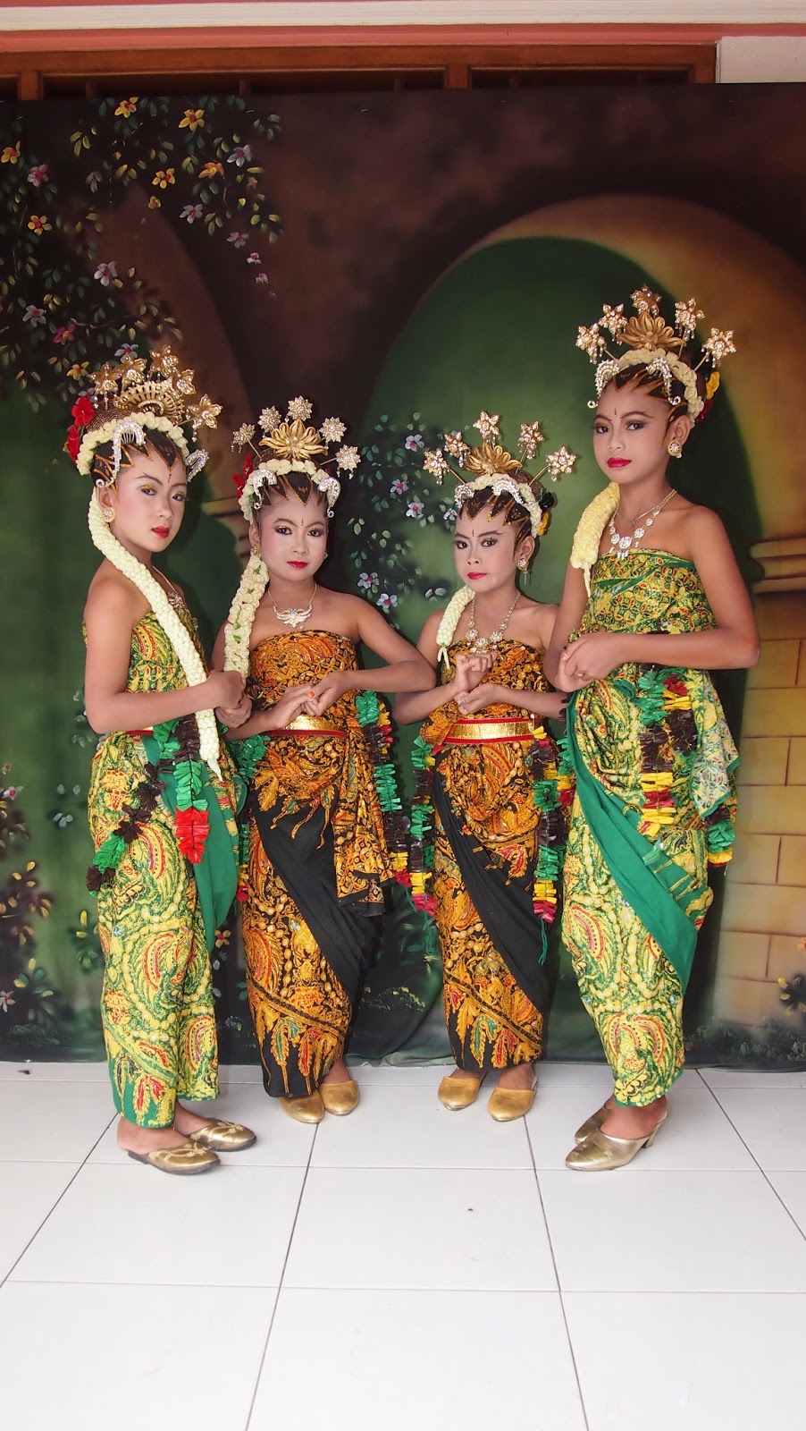 CANDRA WEDDING ORGANIZER: Contoh Rias Karnaval anak-anak