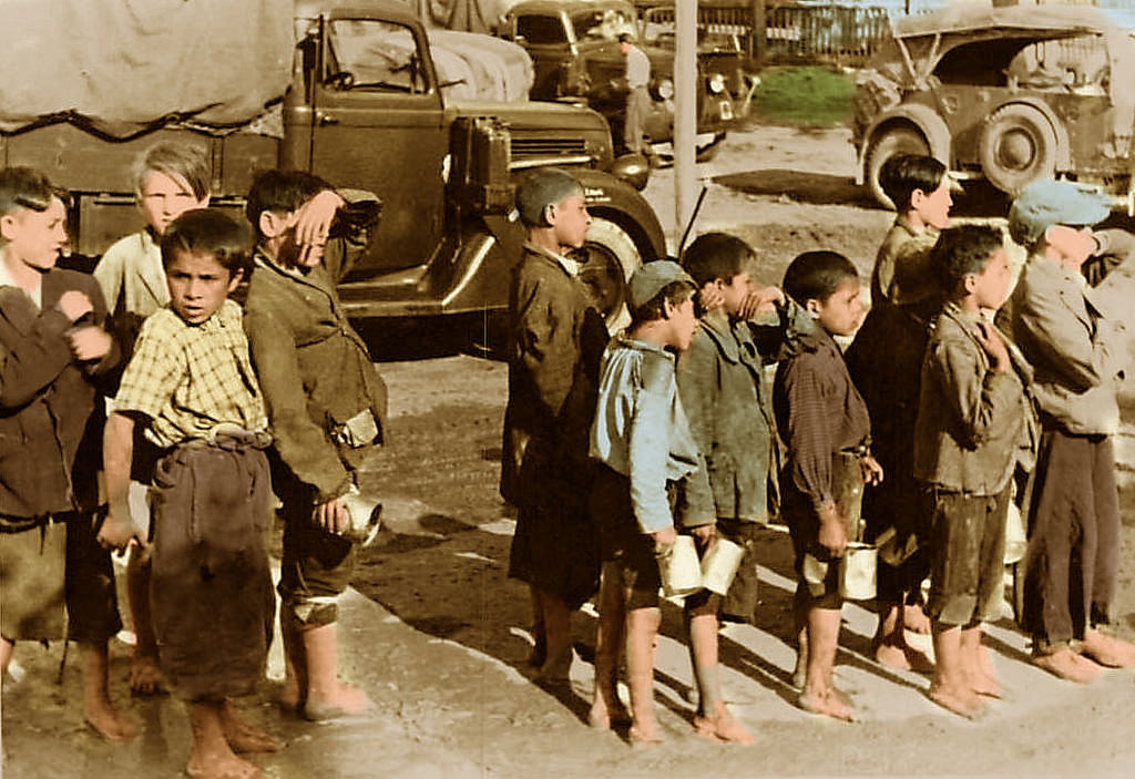 Life During World War II – 28 Stunning Colorized Pictures of Children ...