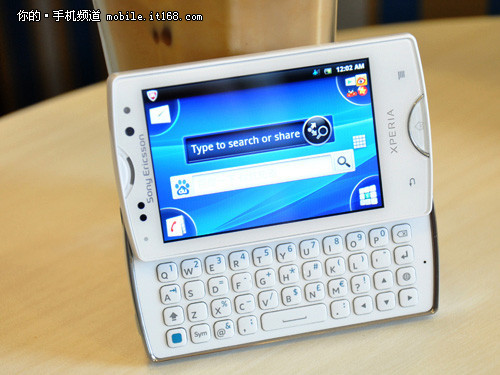 Sony Ericsson: Sony Ericsson Xperia Mini Pro (SK17i) beautiful white ...