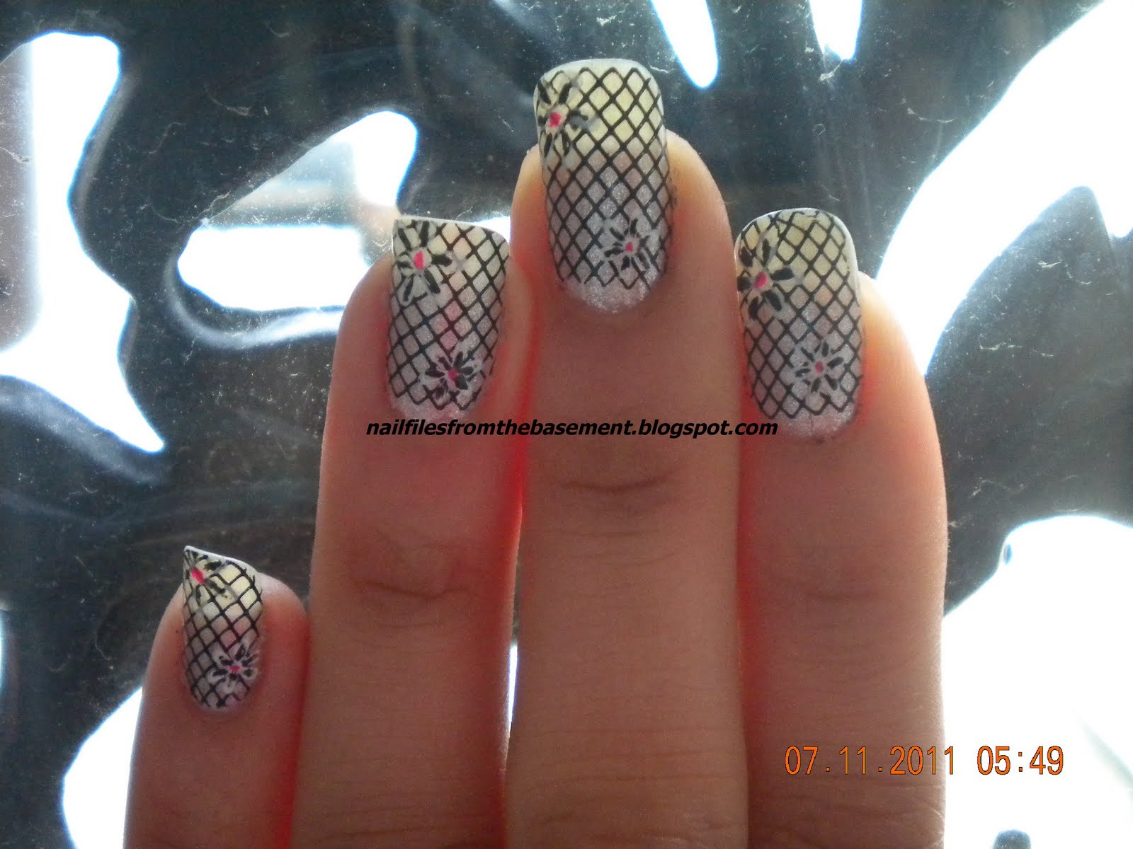 Nail-Files From The Basement: Black Fishnet with Flower Motif