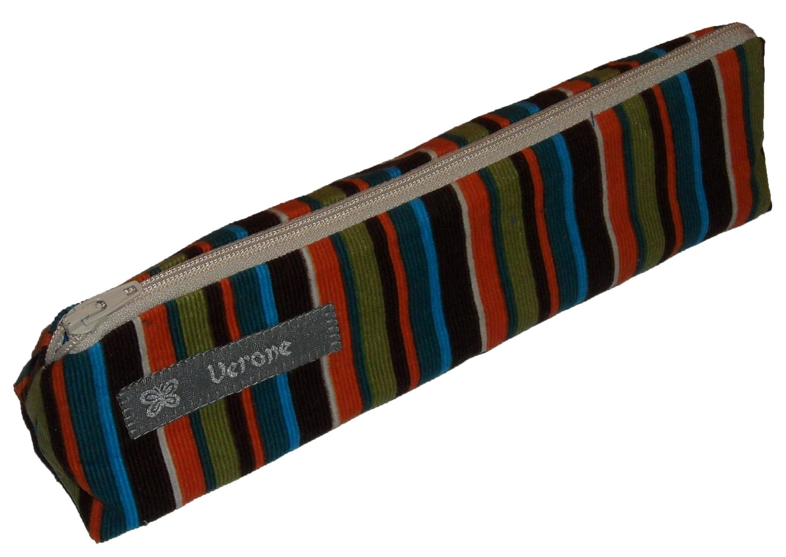 Verone: En liten sminkepung og tre penaler.