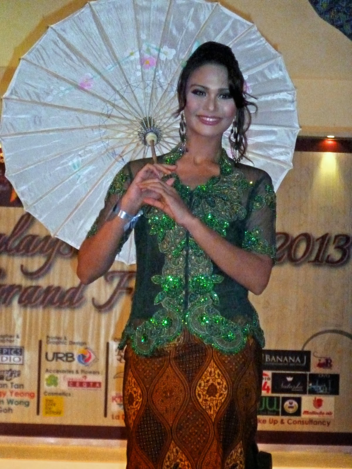 Kee Hua Chee Live!: PART 3; MISS MALAYSIA KEBAYA 2013/14 FINAL PARADE ...
