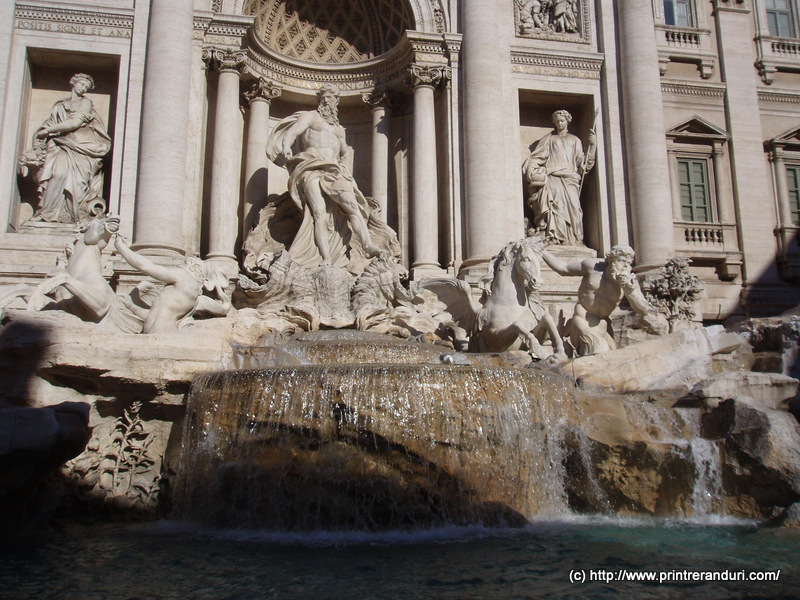 Printre rânduri: Stai la Hotel Fontana, Roma... dai un bănuț, revii ...